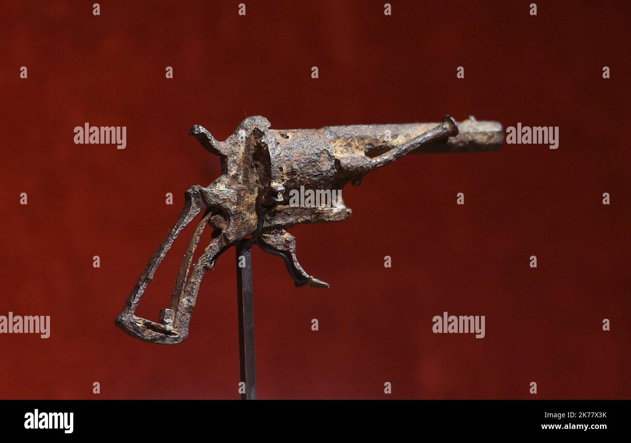 The revolver which Dutch painter Vincent van Gogh supposedly used to ...