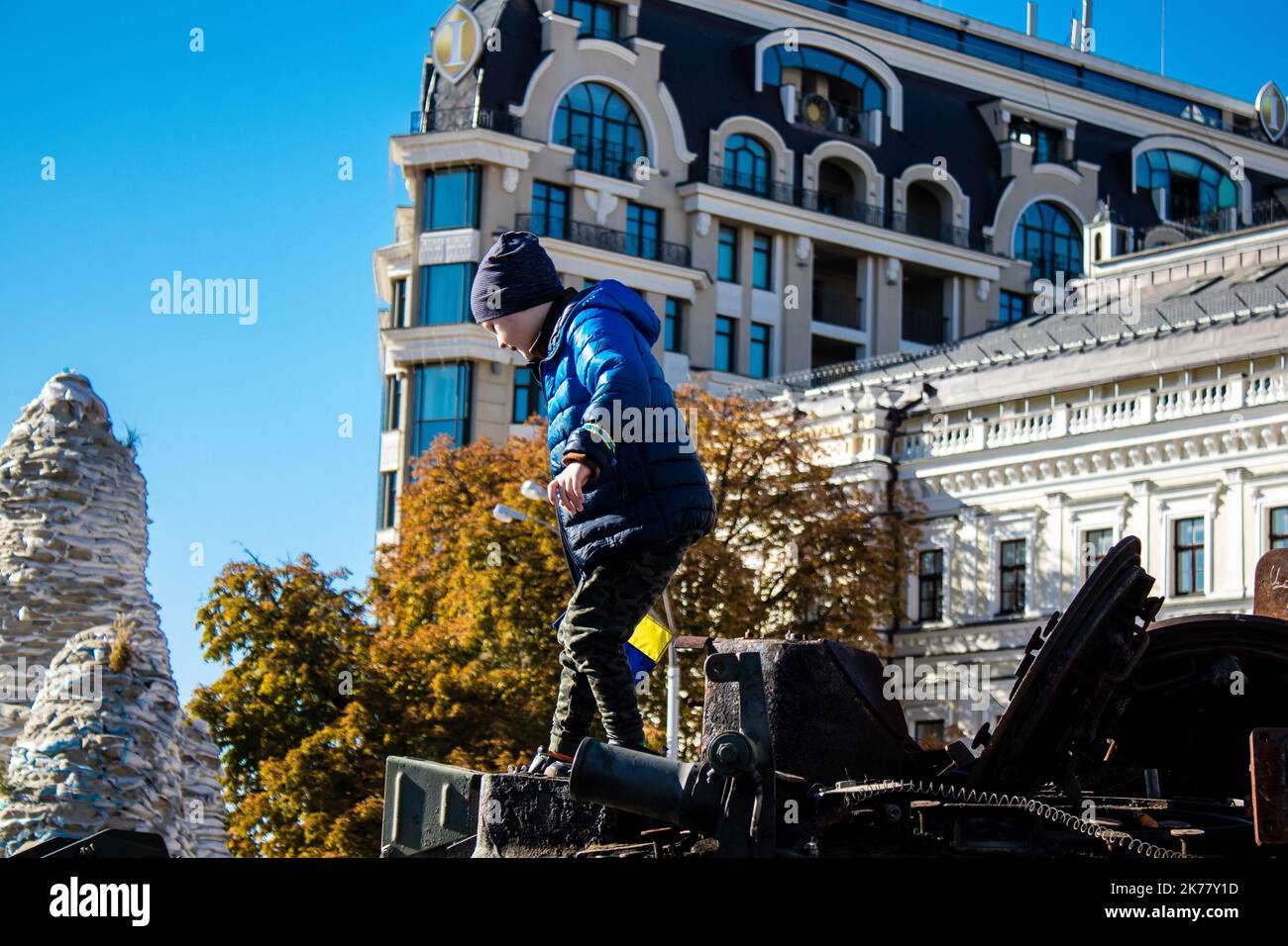 Ukrainian children have fun on the destroyed Russian military equipment ...
