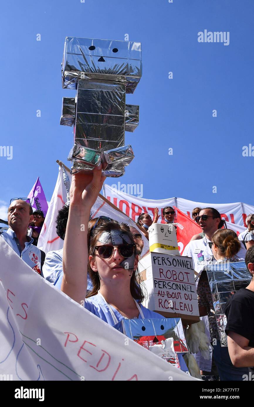 National Demonstration of Emergency Services and nursing staff for the ...