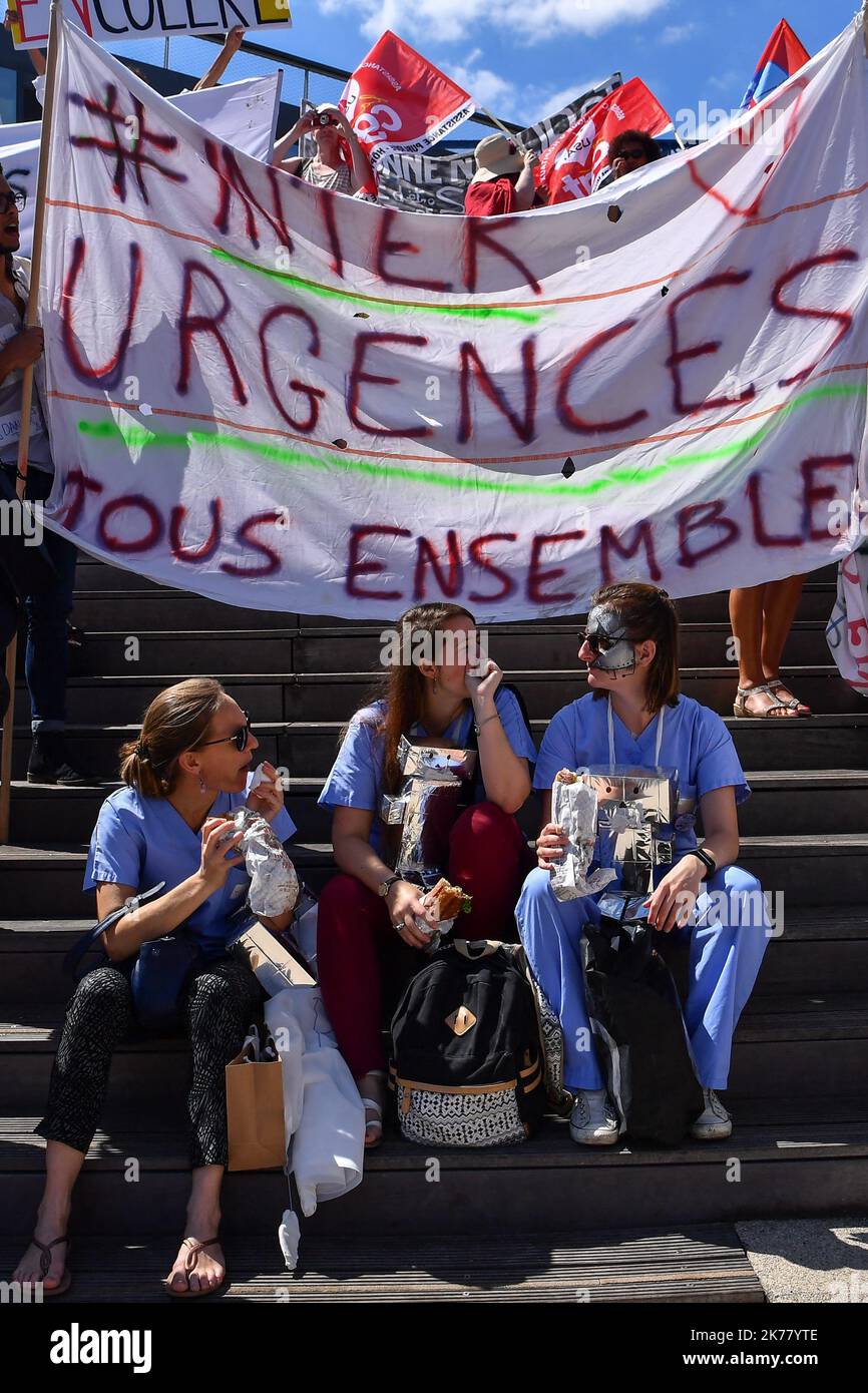 National Demonstration of Emergency Services and nursing staff for the ...
