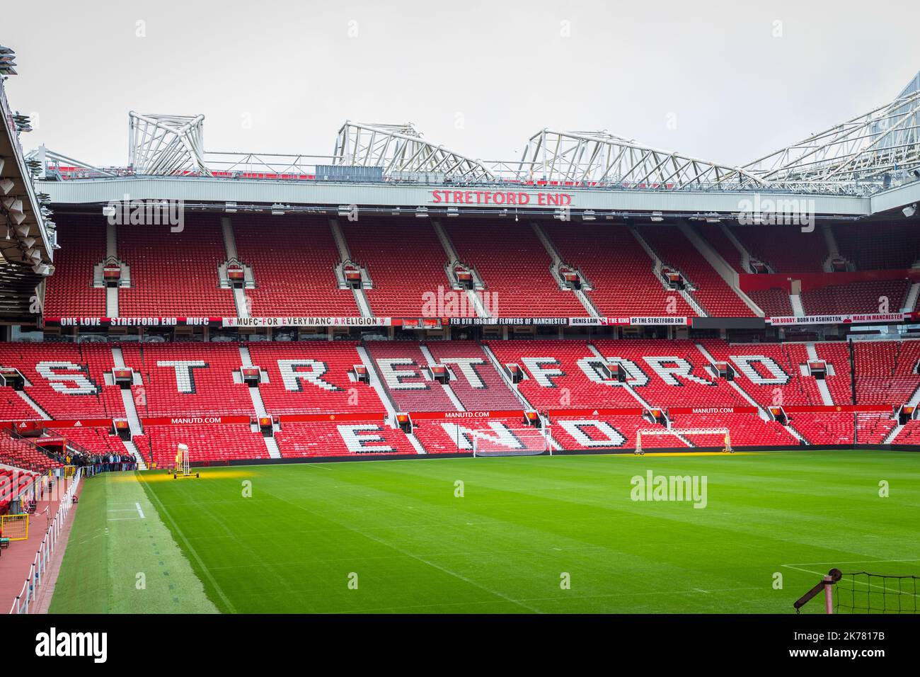 Stretford End at Manchester United's Old Trafford stadium Stock Photo ...