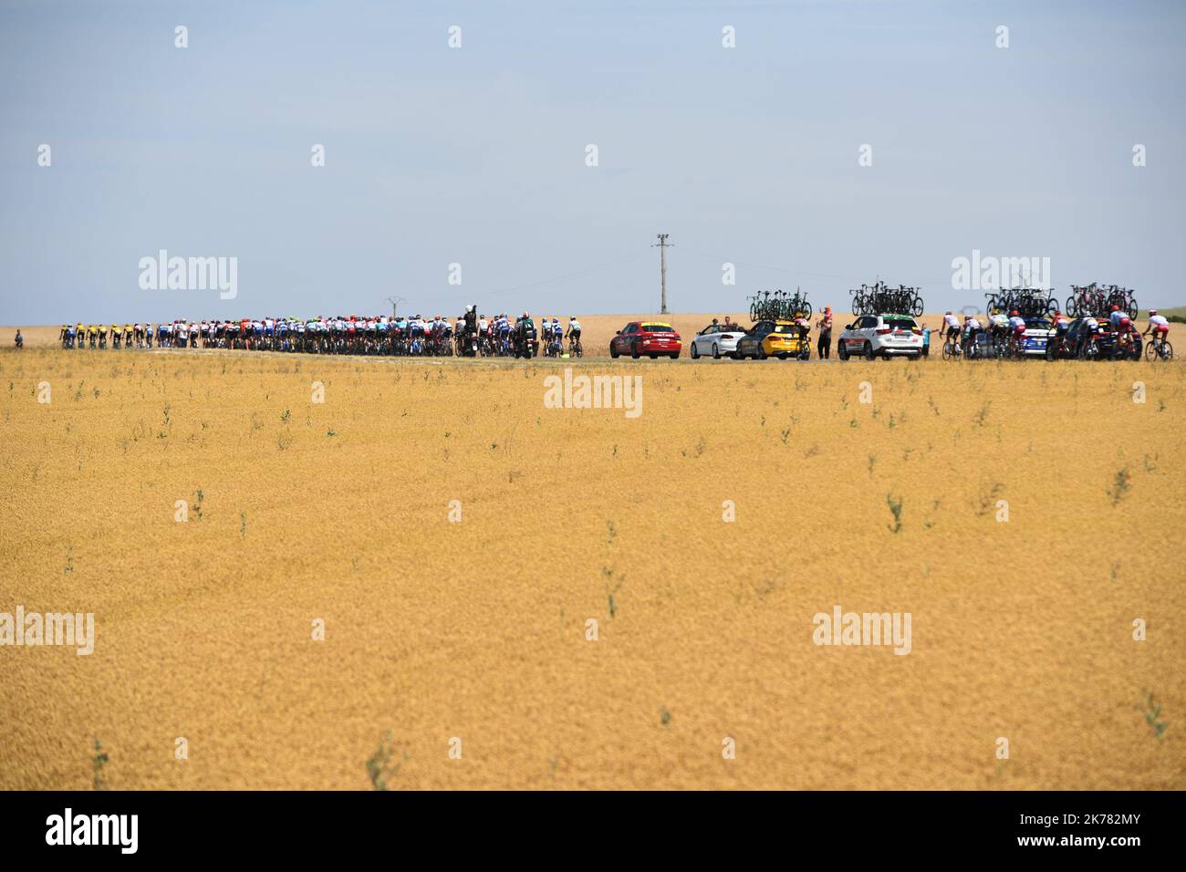 Voitures de passage hi-res stock photography and images - Alamy