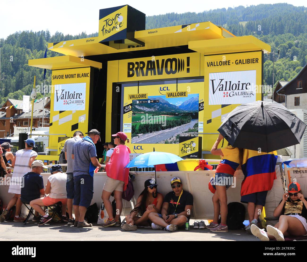 Waiting podium hi-res stock photography and images - Alamy