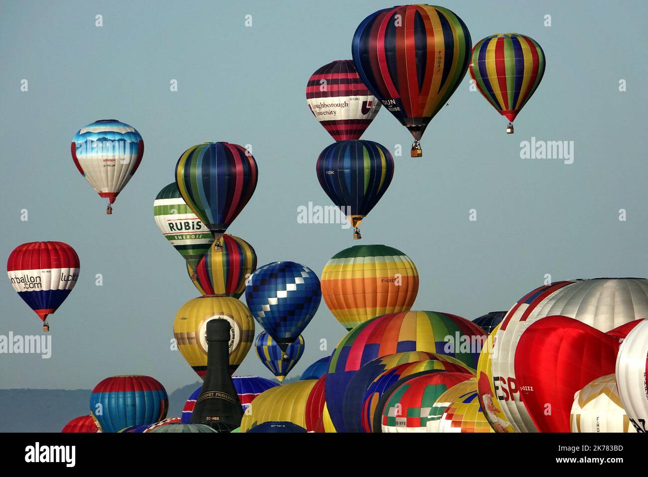 The world record of starting 456 balloons online has not been beaten ...