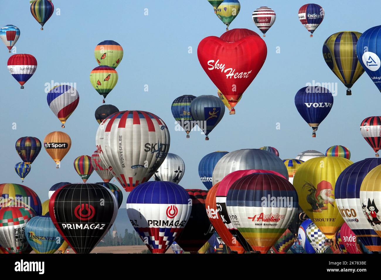 The world record of starting 456 balloons online has not been beaten ...