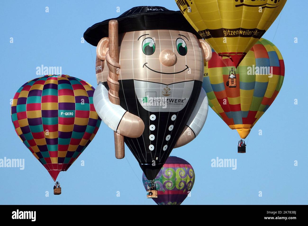 The world record of starting 456 balloons online has not been beaten ...