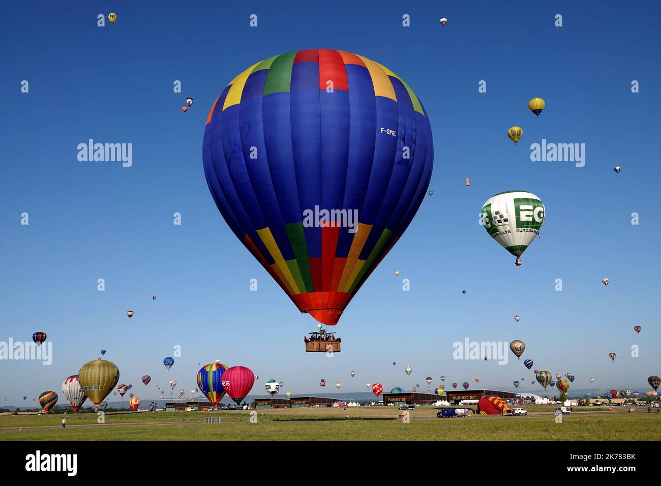 The world record of starting 456 balloons online has not been beaten ...