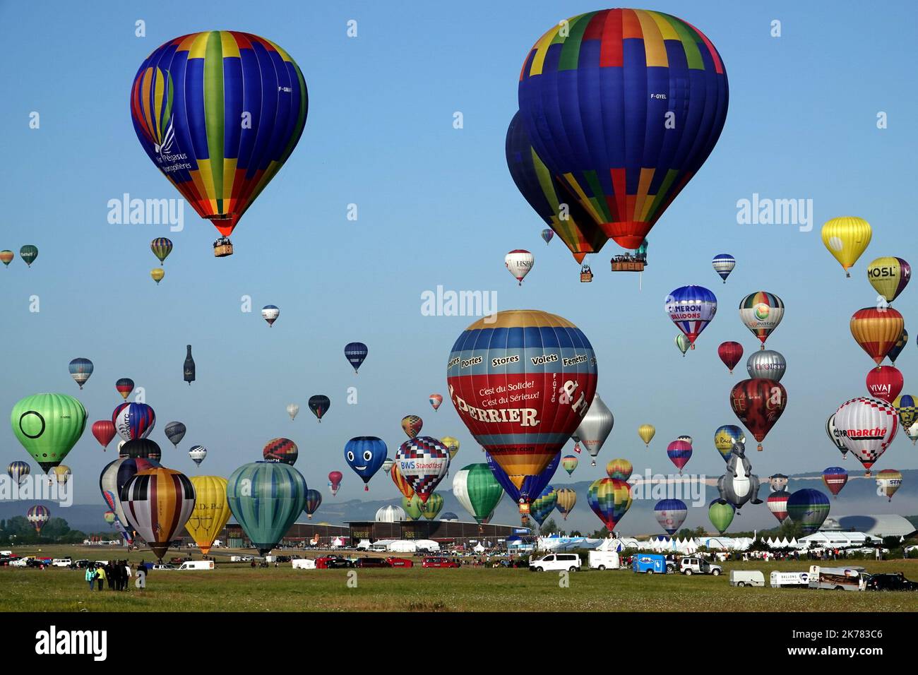 The world record of starting 456 balloons online has not been beaten ...