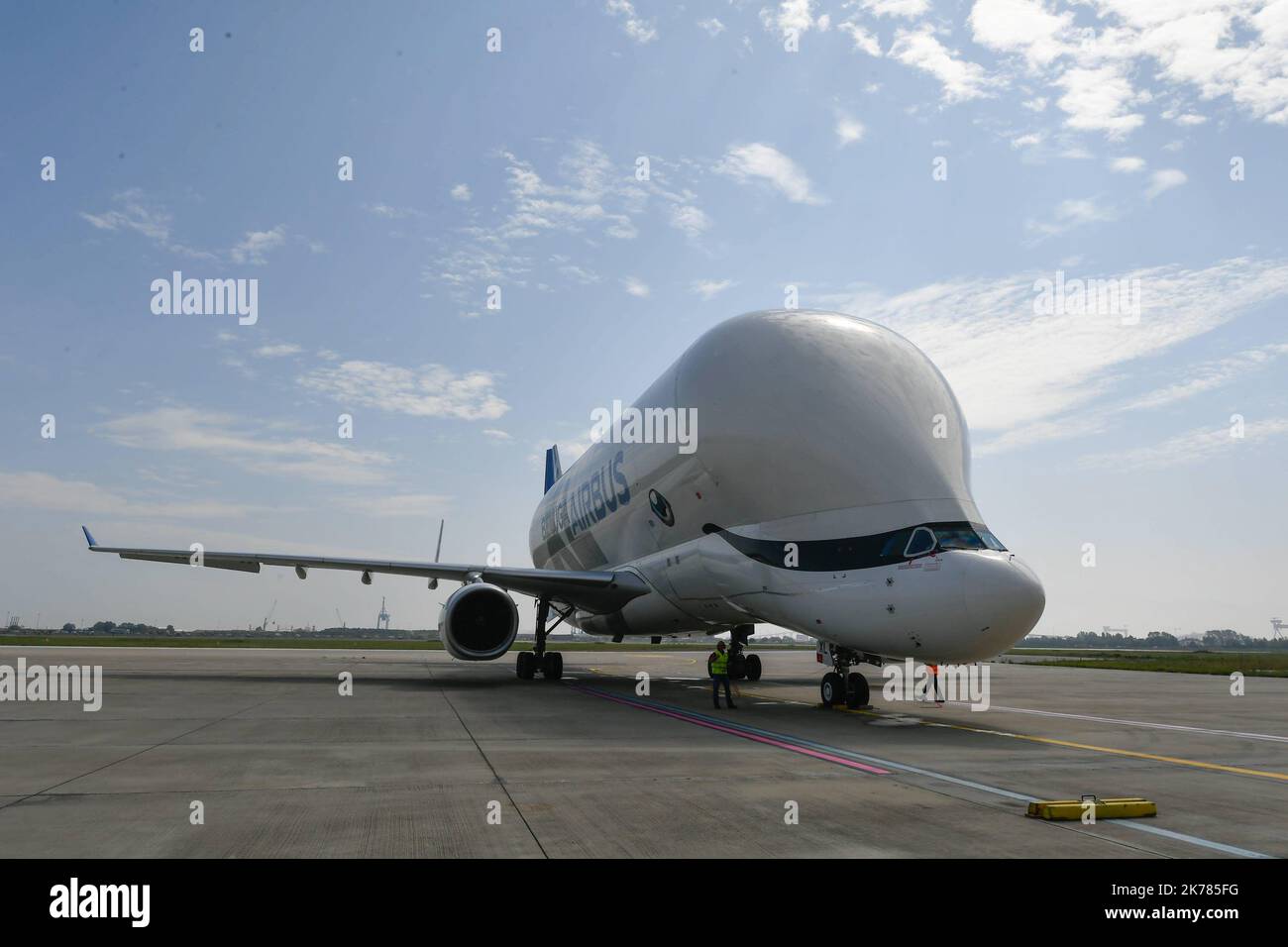Beluga XL, Airbus super cargo plane, for the first time in Montoir de ...