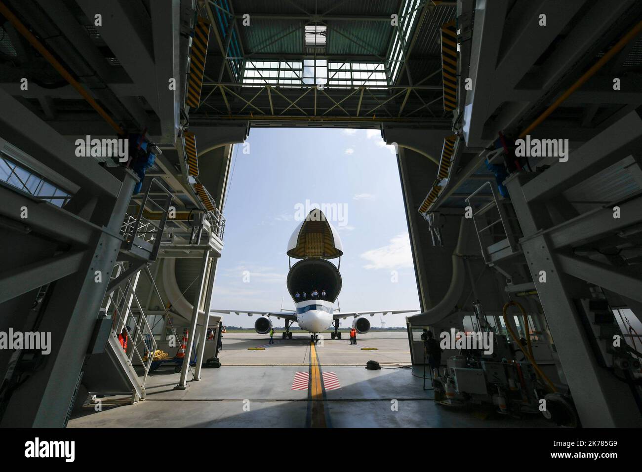 Beluga XL, Airbus super cargo plane, for the first time in Montoir de ...