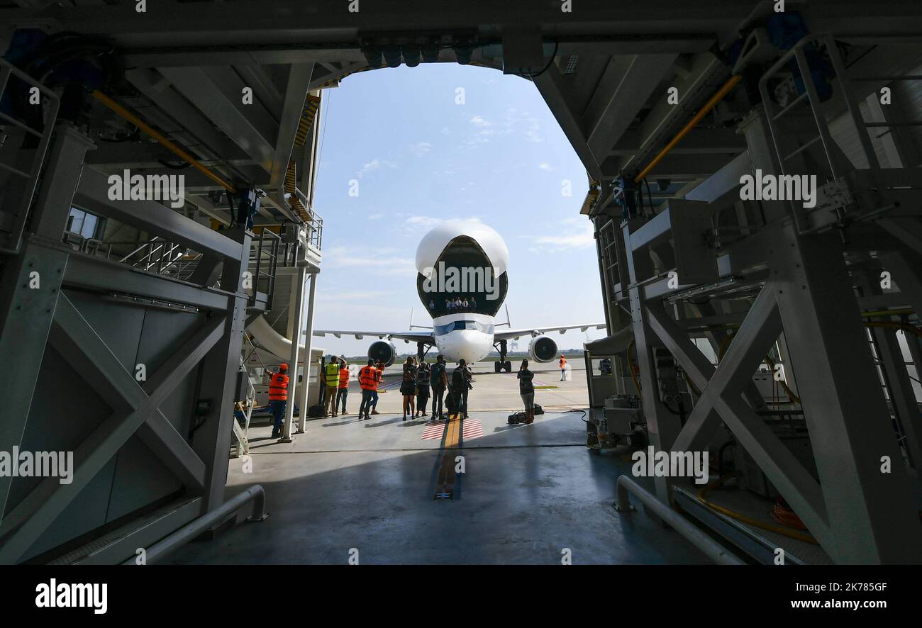 Beluga XL, Airbus super cargo plane, for the first time in Montoir de ...