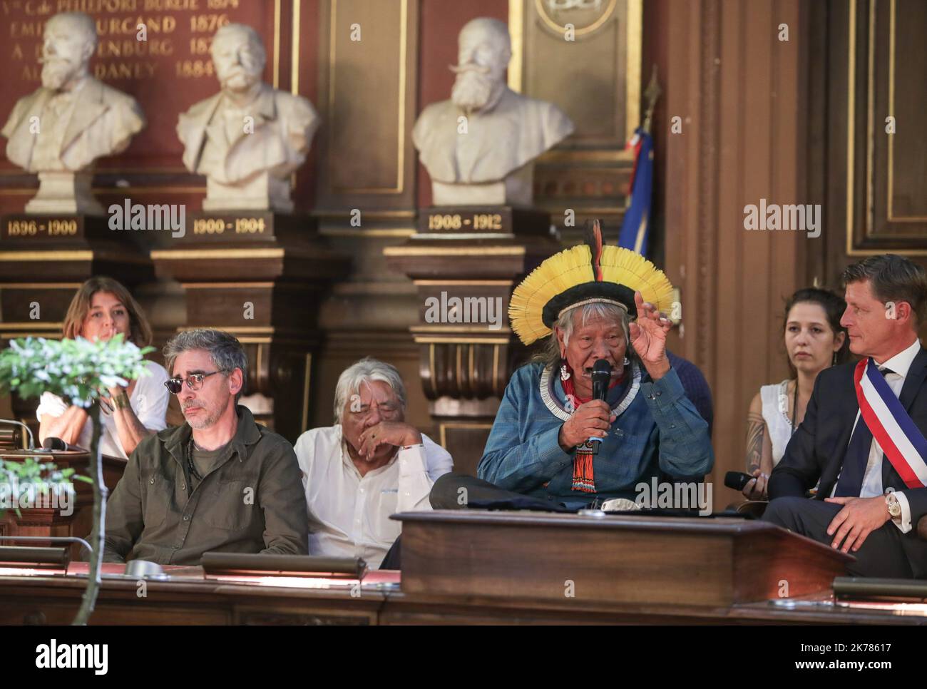 Brazilian indigenous leader Raoni is in France Stock Photo - Alamy