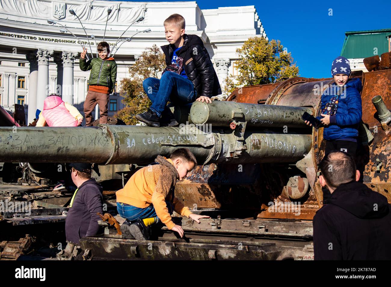 Ukrainian children have fun on the destroyed Russian military equipment ...