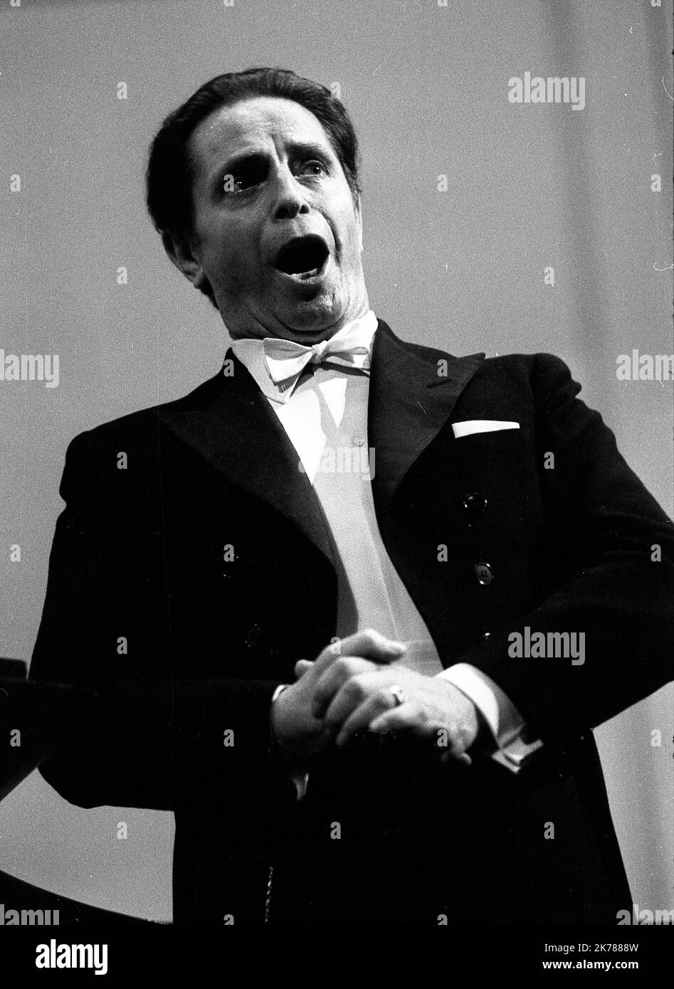 Recital singer Black and White Stock Photos & Images - Alamy