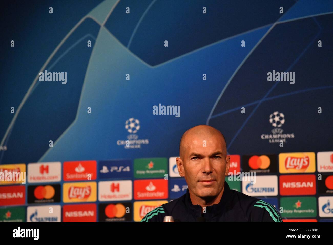 Zinedine zidane de real madrid cf hi-res stock photography and images ...