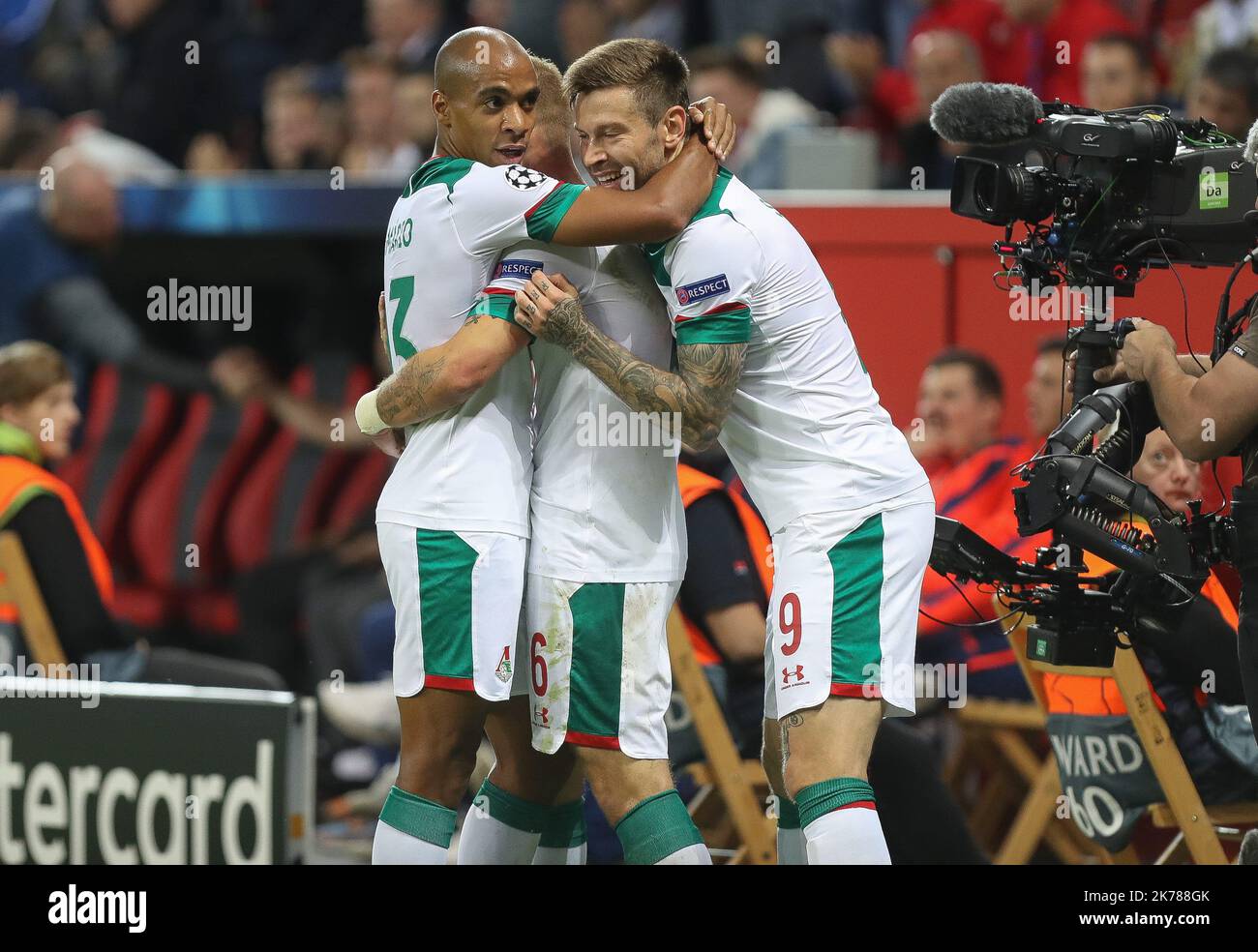 Goal celebration champions league hi-res stock photography and images ...