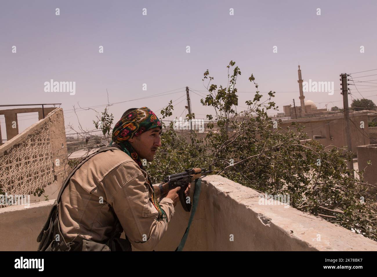 A soldier YPG (Kurdish force) from the FDS (Syrian Democratic Forces ...