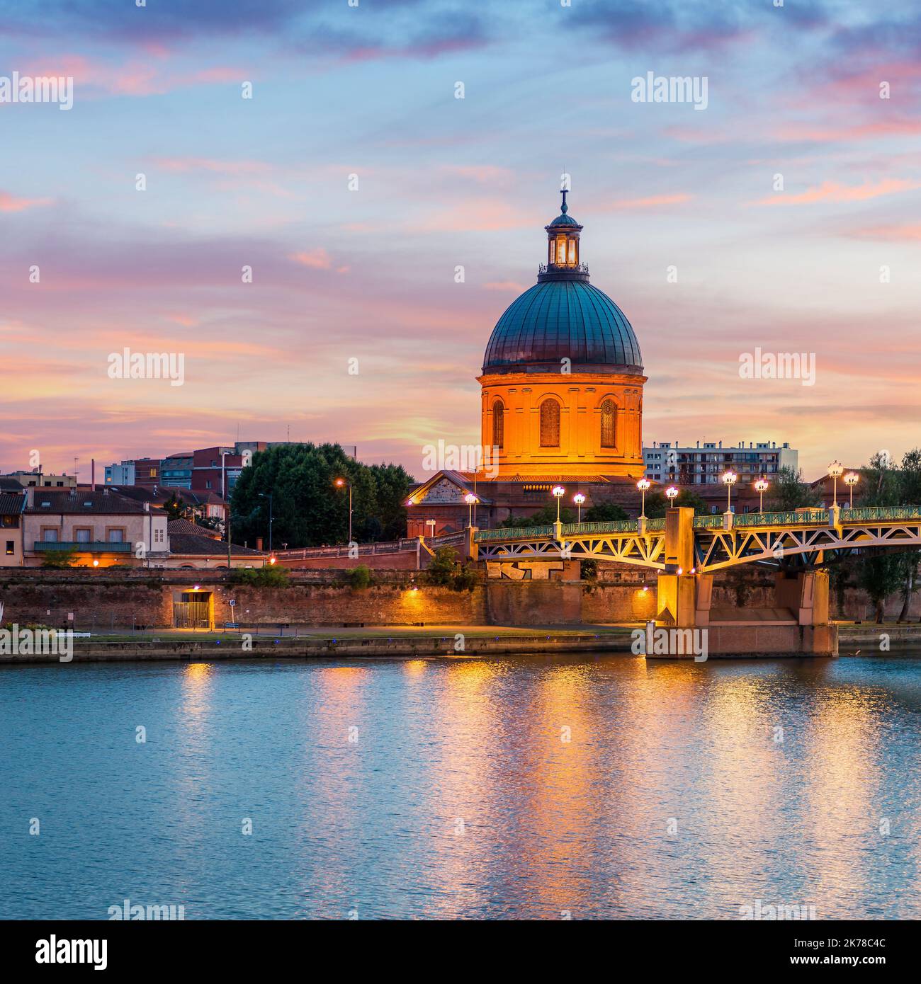 Pont Saint-Pierre and the dome of the hospital la Grave in Toulouse, at ...