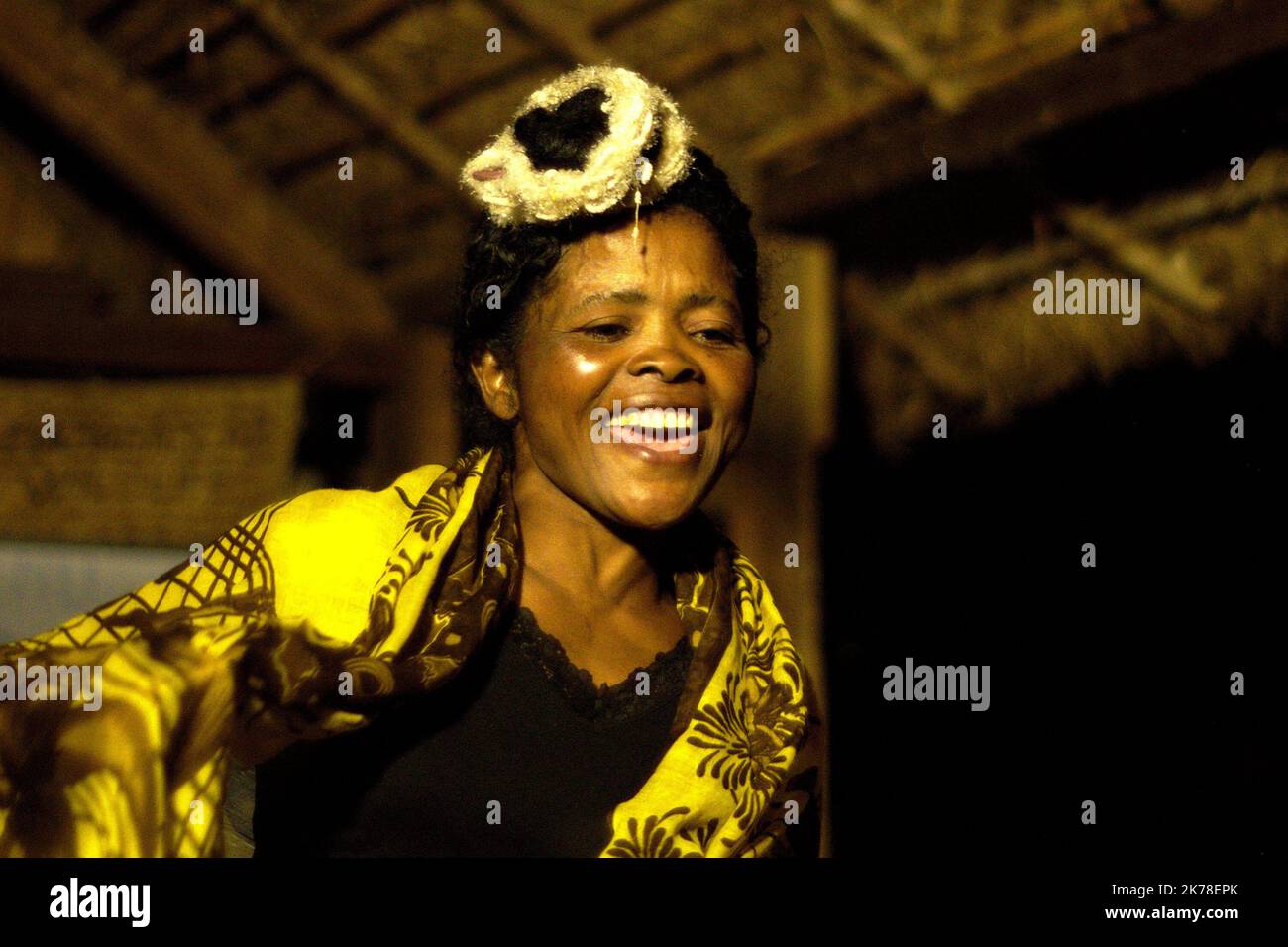 Coiffure traditionnelle afrique hi-res stock photography and images - Alamy