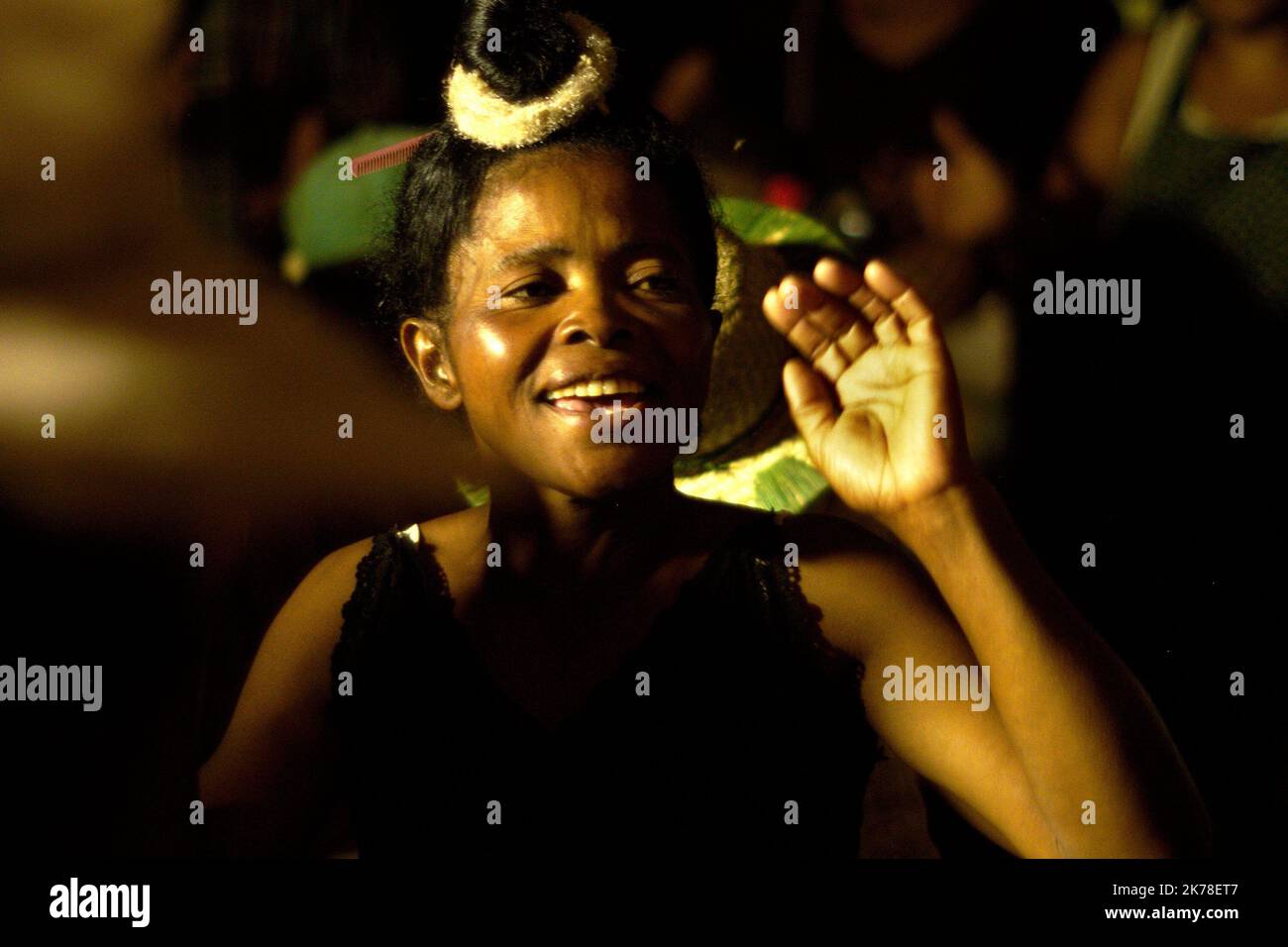 Coiffure traditionnelle afrique hi-res stock photography and images - Alamy