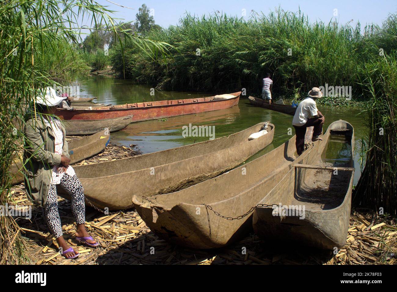 Femme qui marche de dos hi-res stock photography and images - Alamy
