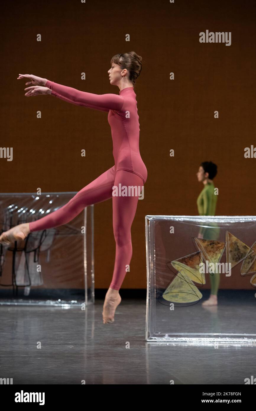 CHOREOGRAPHY MERCE CUNNINGHAM COMPAGNIE Ballet de l'Opera National de ...
