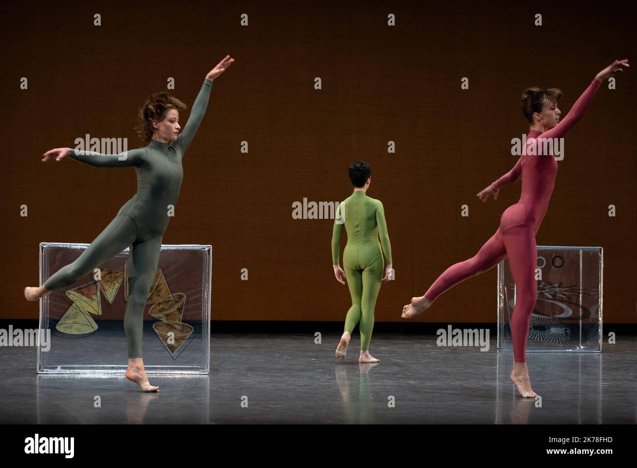 CHOREOGRAPHY MERCE CUNNINGHAM COMPAGNIE Ballet de l'Opera National de ...
