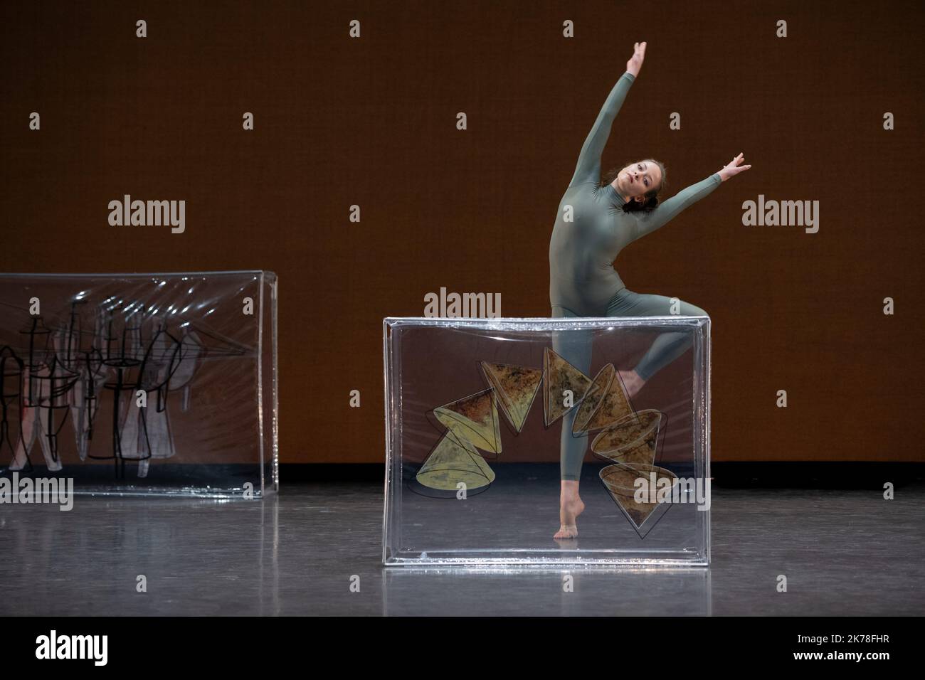 CHOREOGRAPHY MERCE CUNNINGHAM COMPAGNIE Ballet de l'Opera National de ...