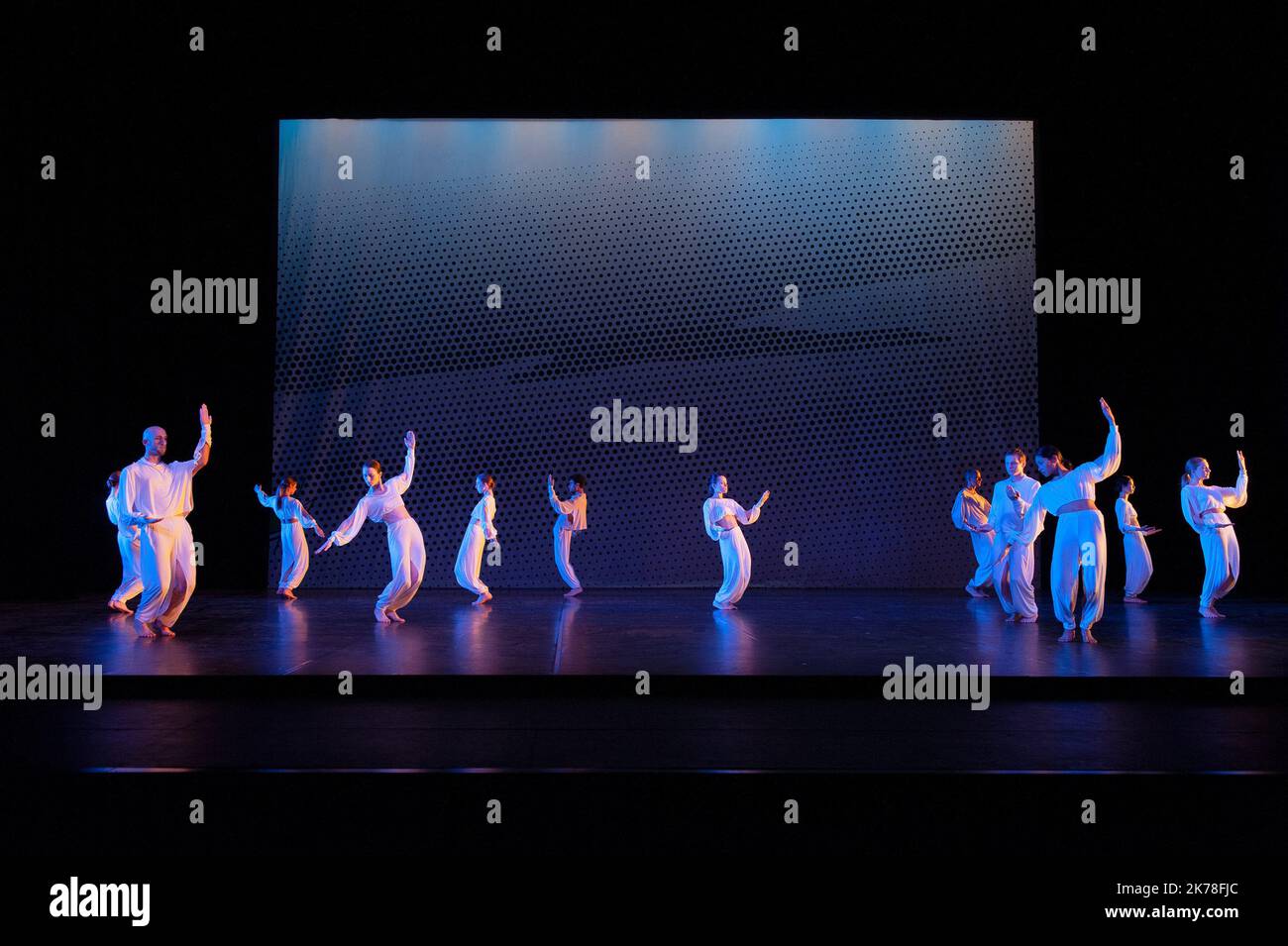 CHOREOGRAPHY Merce Cunningham COMPANY Opera Ballet Vlaanderen MUSIC ...