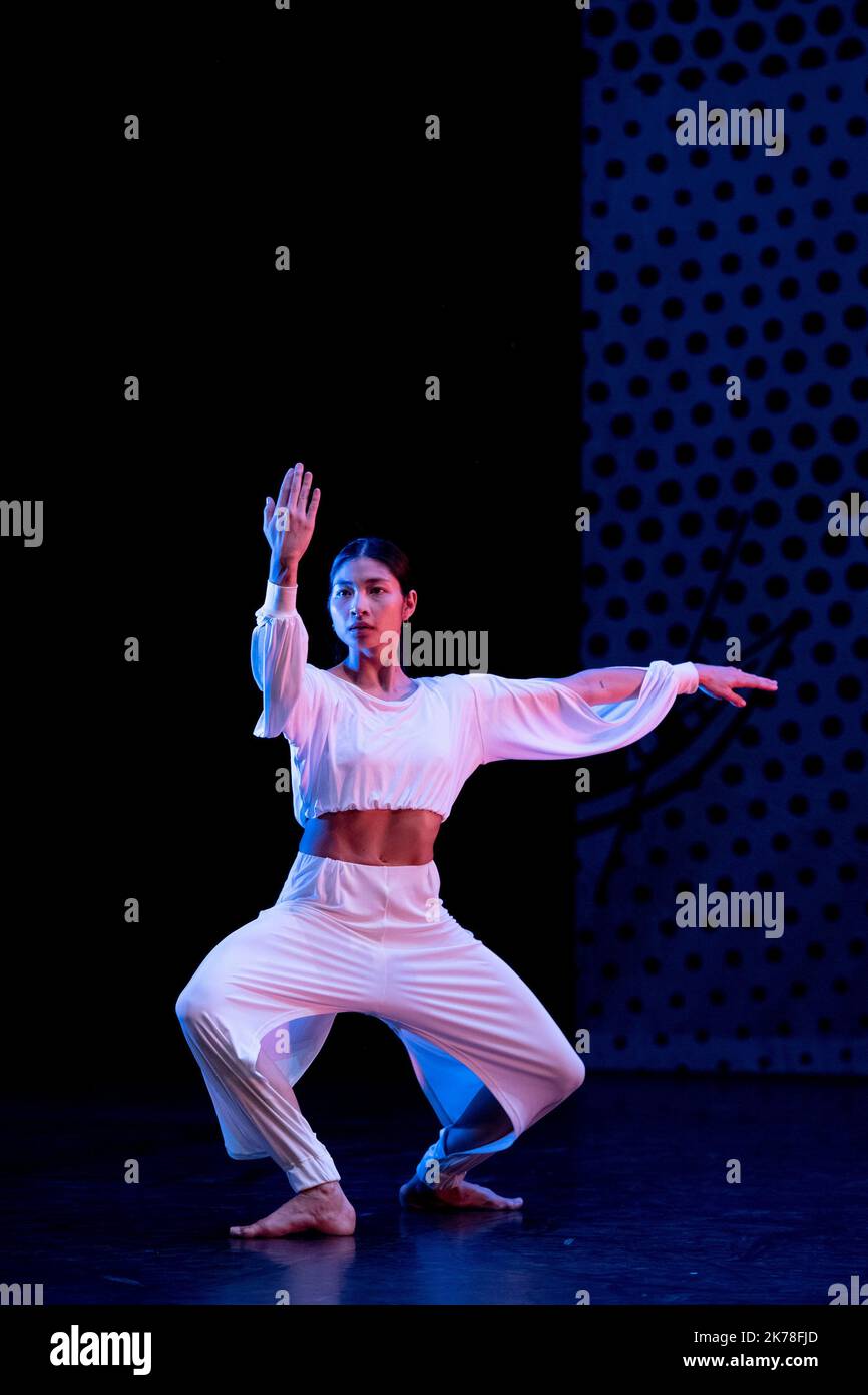 CHOREOGRAPHY Merce Cunningham COMPANY Opera Ballet Vlaanderen MUSIC ...