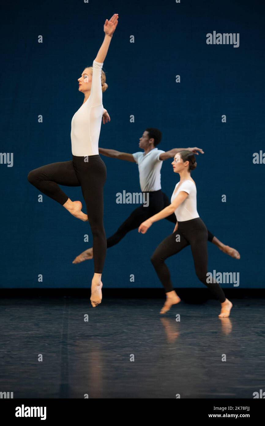 CHOREOGRAPHY Merce Cunningham COMPANY The Royal Ballet RECREATED BY ...
