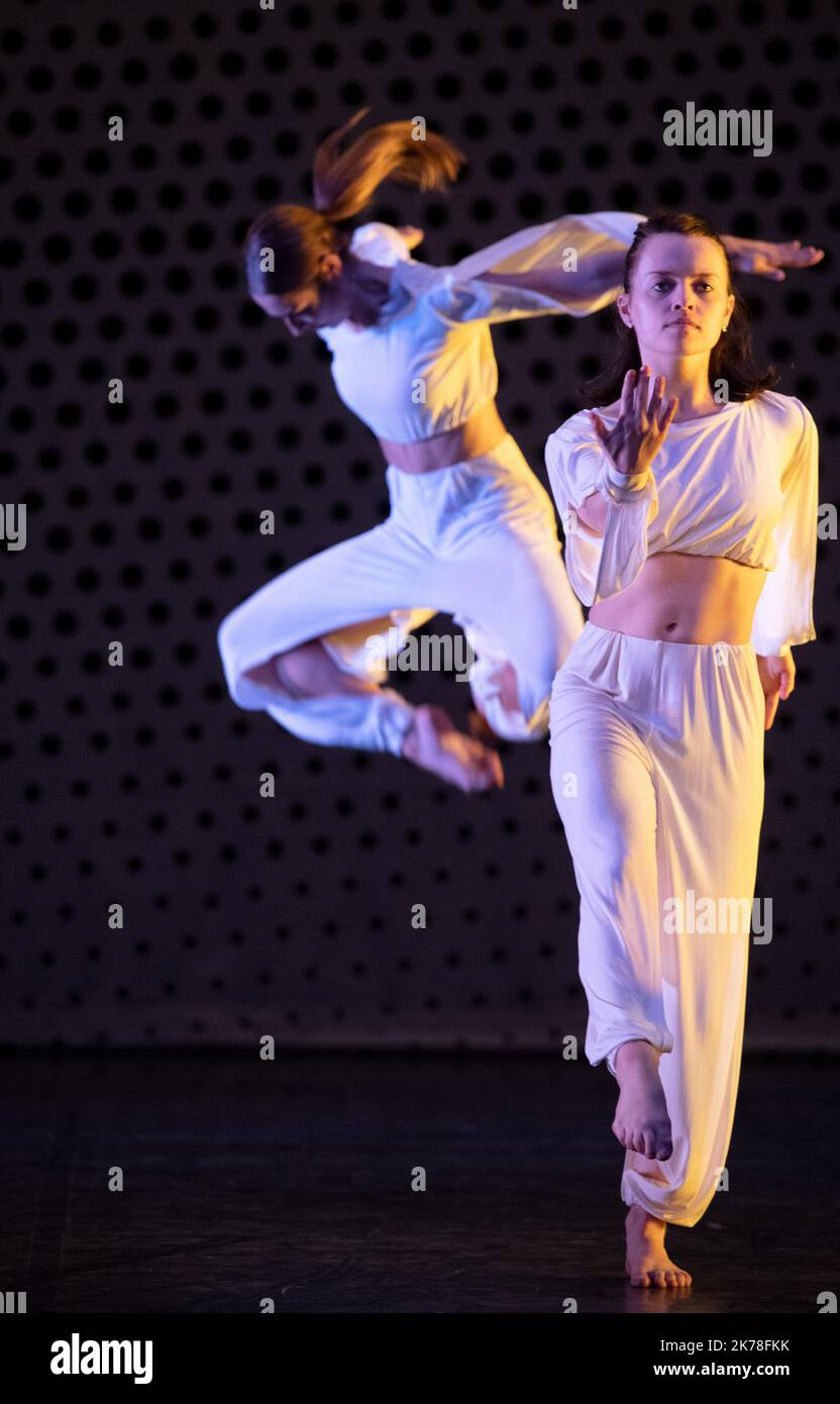 New players theatre hi-res stock photography and images - Alamy