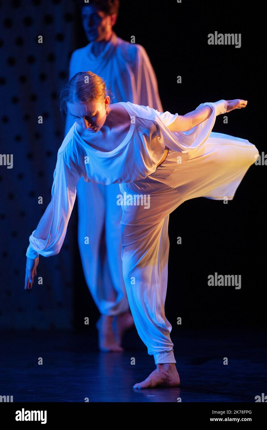 CHOREOGRAPHY Merce Cunningham COMPANY Opera Ballet Vlaanderen MUSIC ...