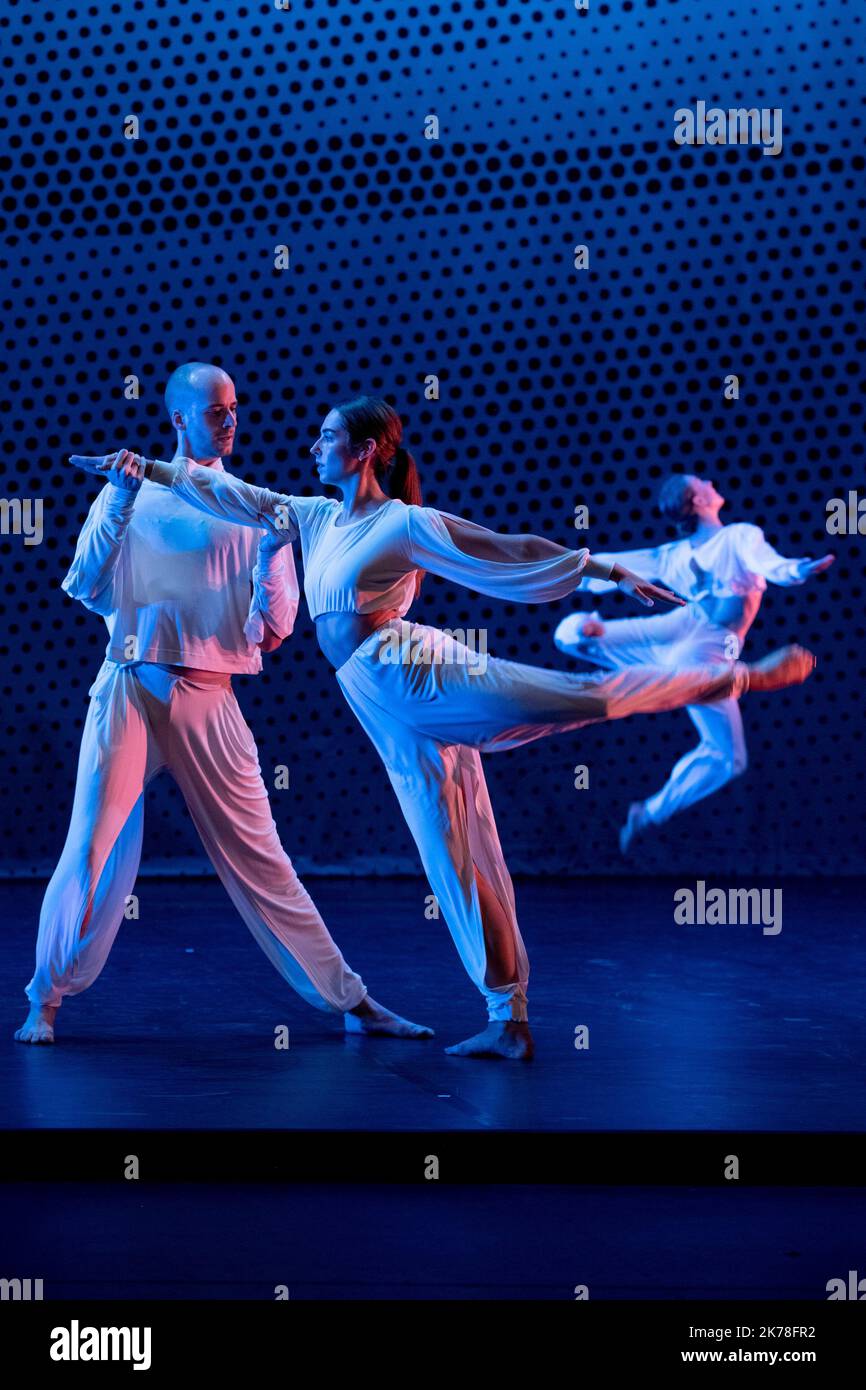 CHOREOGRAPHY Merce Cunningham COMPANY Opera Ballet Vlaanderen MUSIC ...