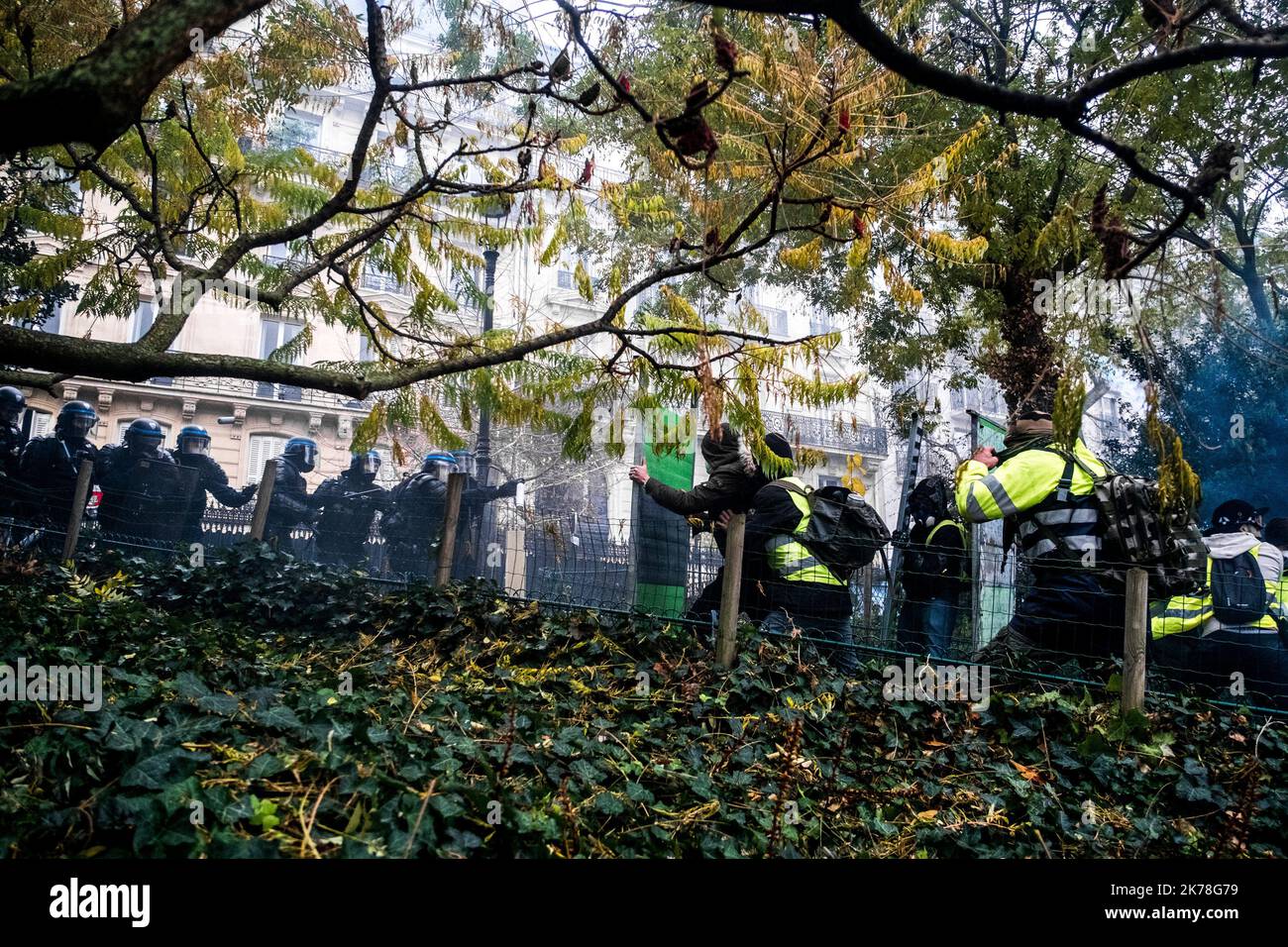 Yellow Jacket protests in Paris Stock Photo - Alamy