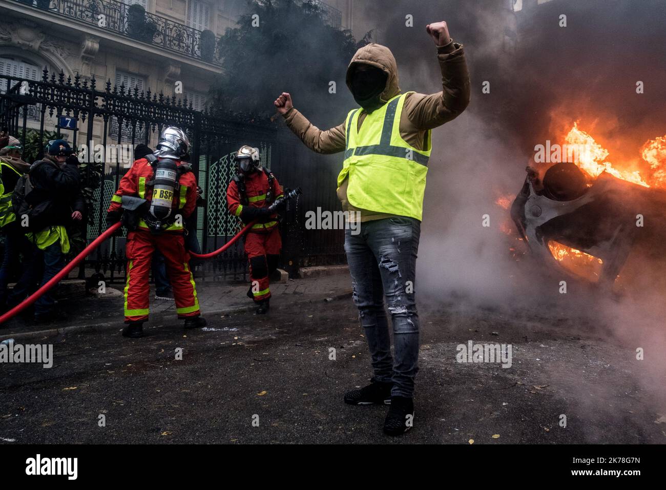 Yellow Jacket protests in Paris Stock Photo - Alamy