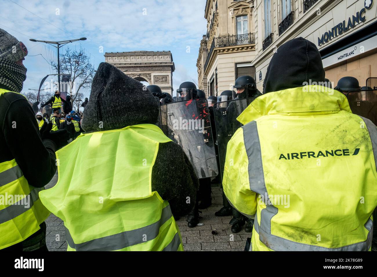 Yellow Jacket protests in Paris Stock Photo - Alamy
