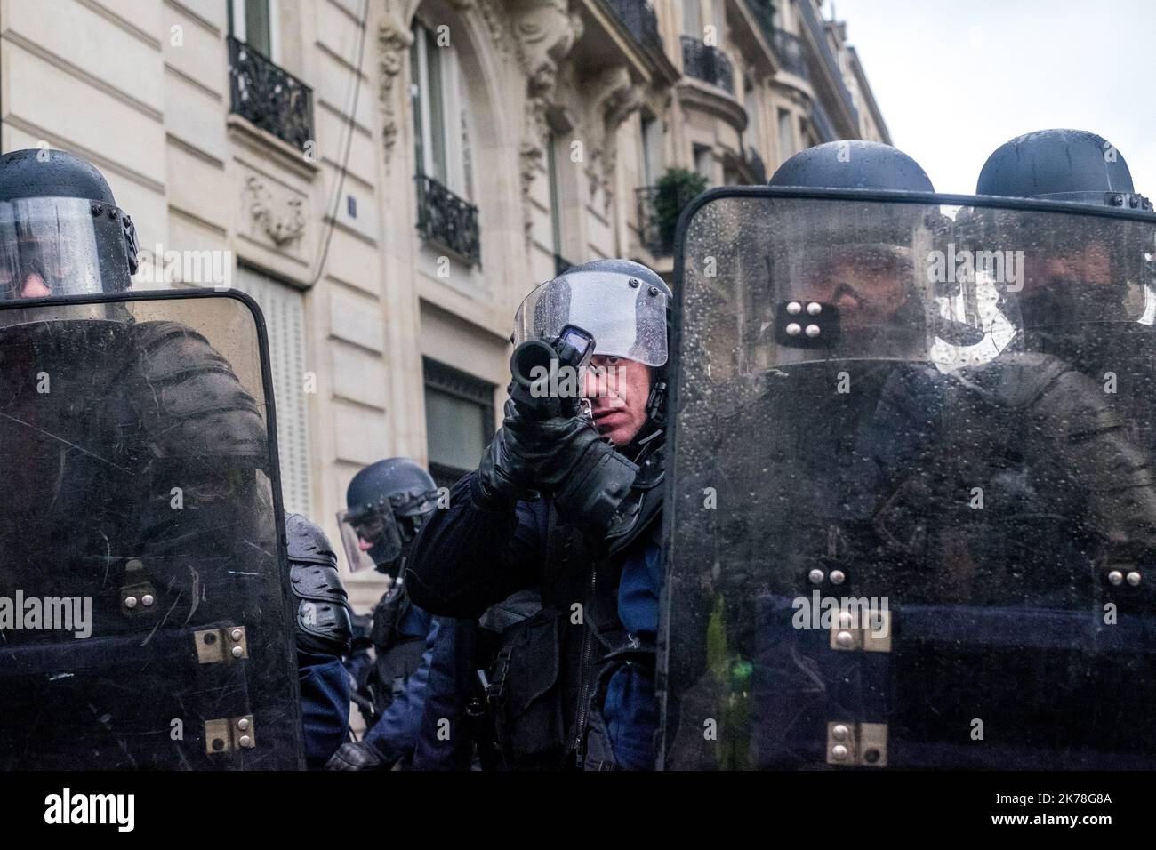 Yellow Jacket protests in Paris Stock Photo - Alamy