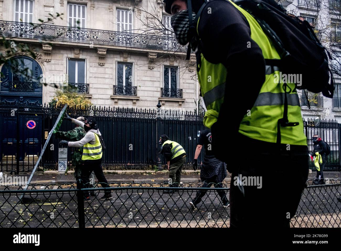 Yellow Jacket protests in Paris Stock Photo - Alamy