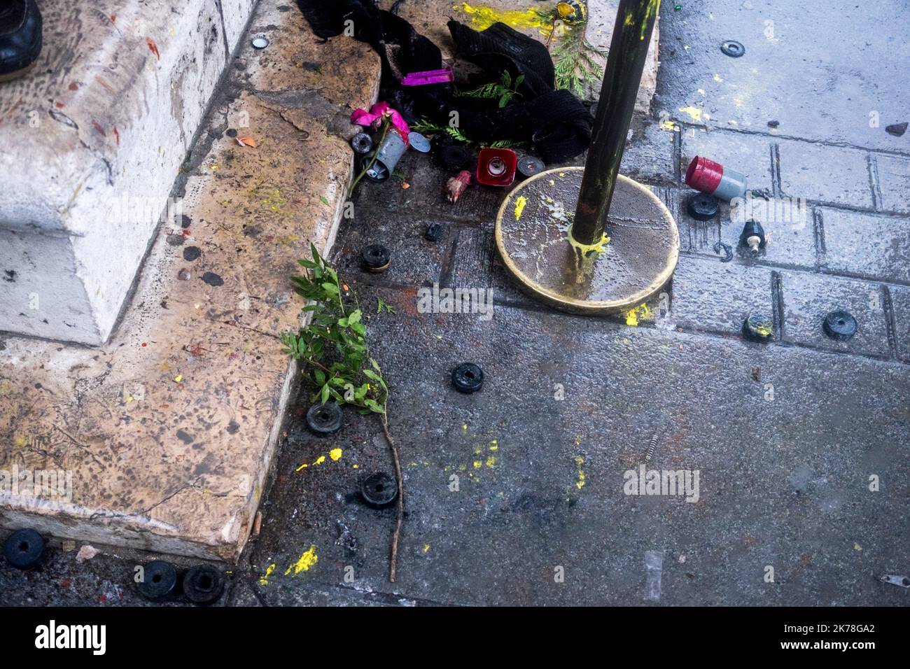 Yellow Jacket protests in Paris Stock Photo - Alamy