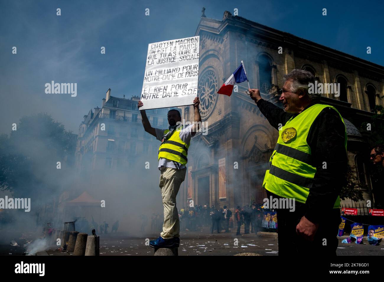 Yellow Jacket protests in Paris Stock Photo - Alamy