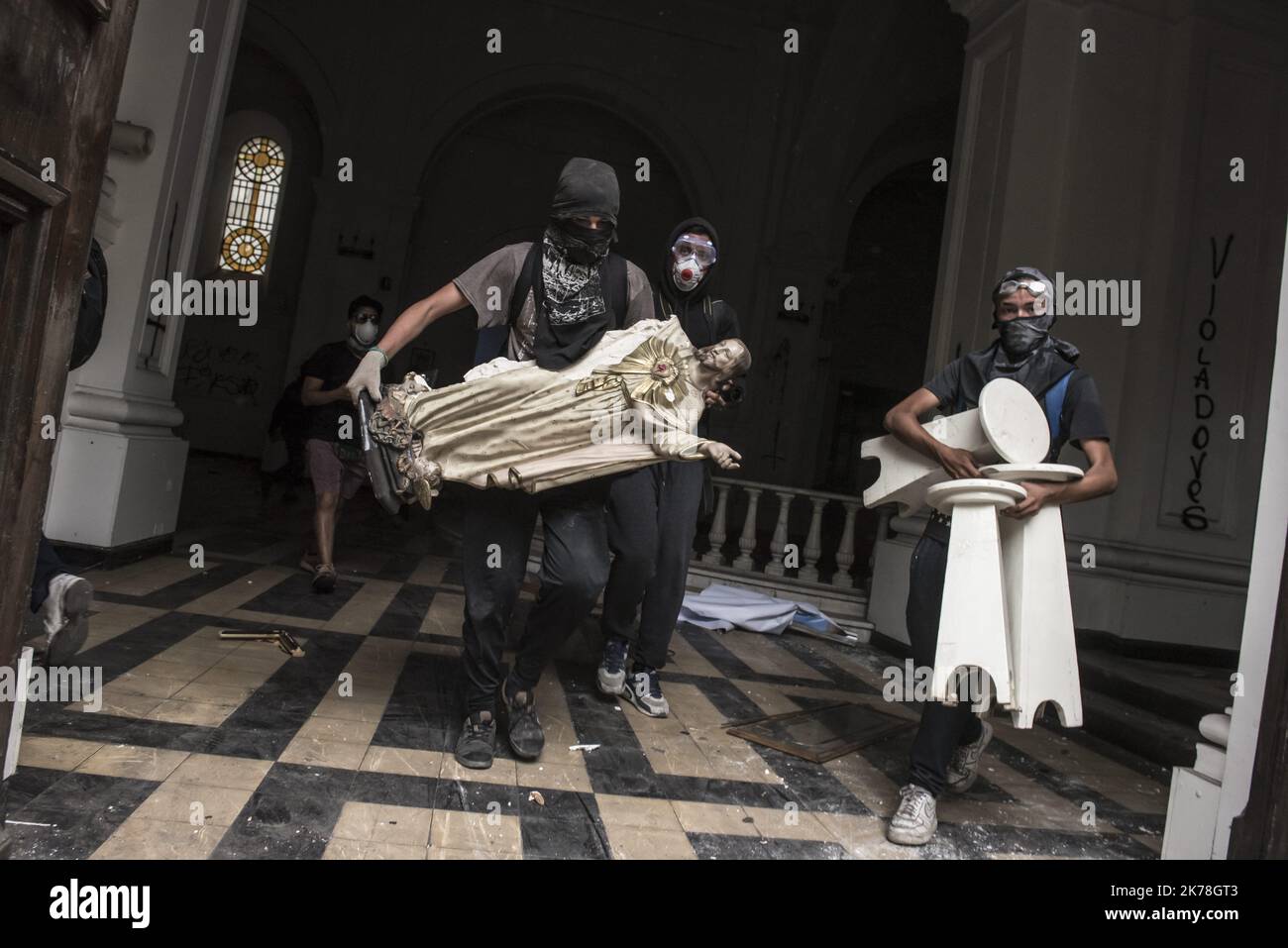 Looting of the church Parroquia the asuncion in Santiago by ...