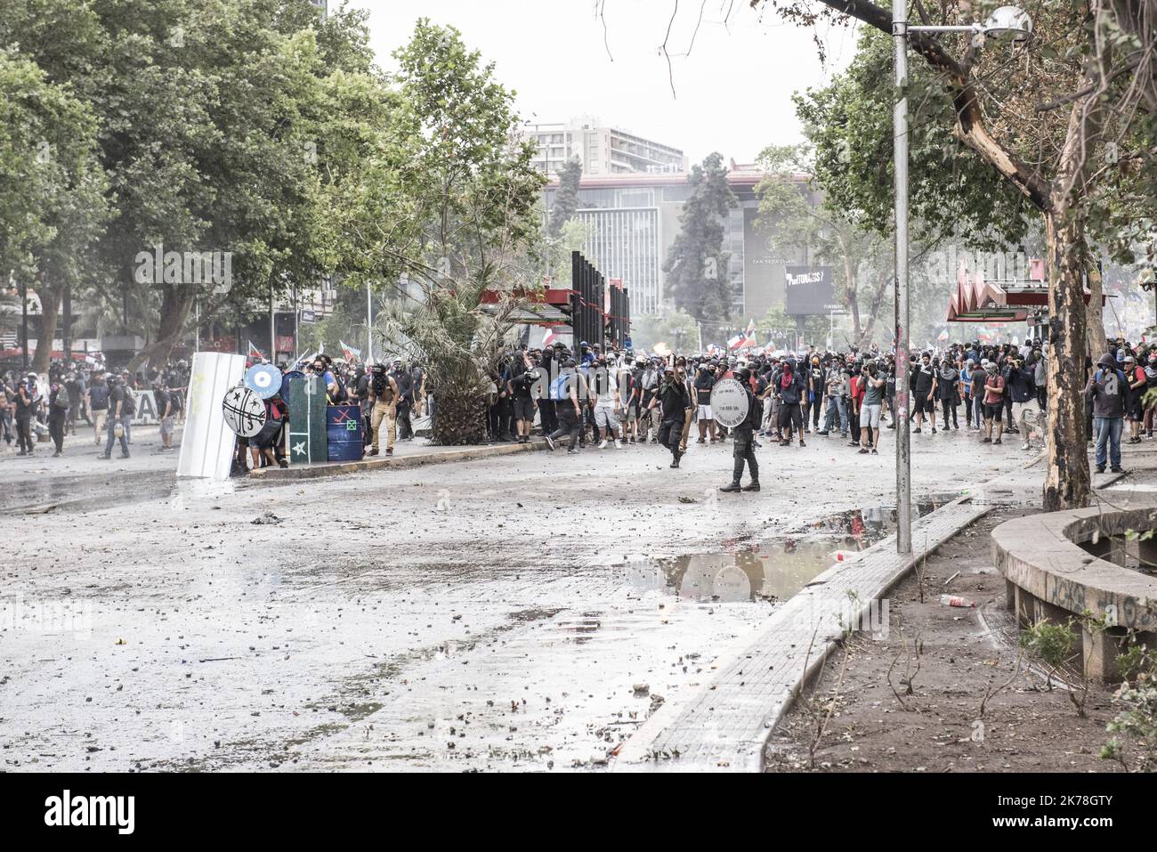 Day of demonstration in Santiago de Chile. Many people marched through ...