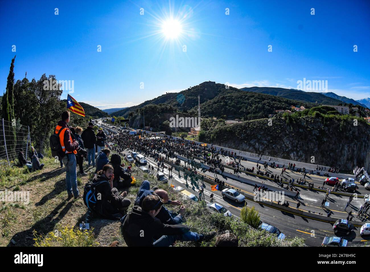 The Tsunami Democratic, a Catalan autonomist movement, blocks the ...