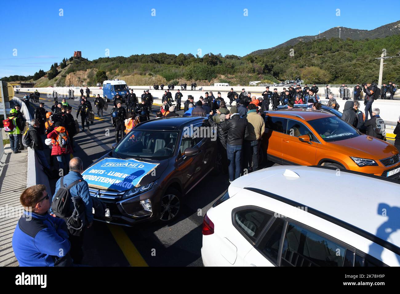 The Tsunami Democratic, a Catalan autonomist movement, blocks the ...