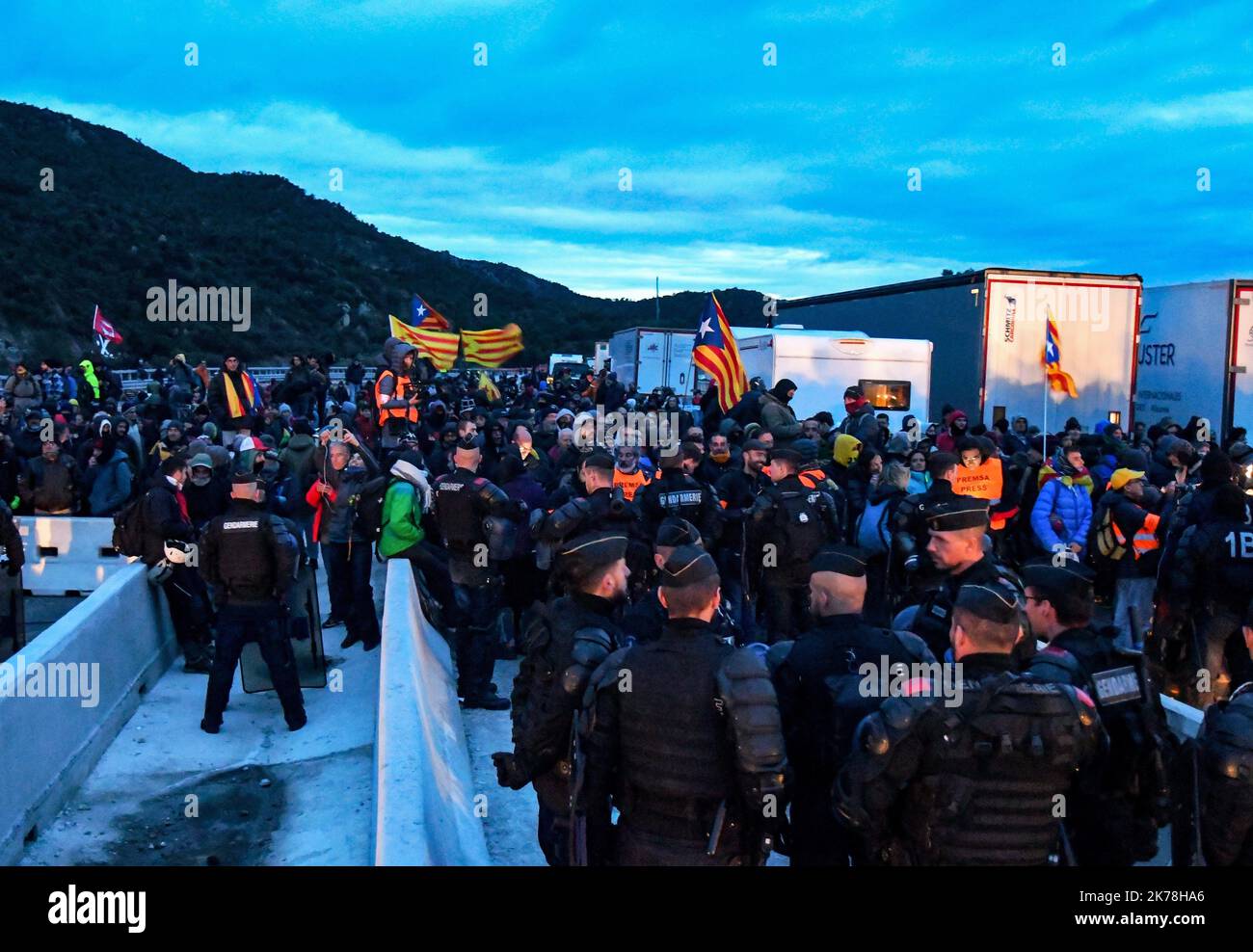 The Tsunami Democratic, a Catalan autonomist movement, blocks the ...