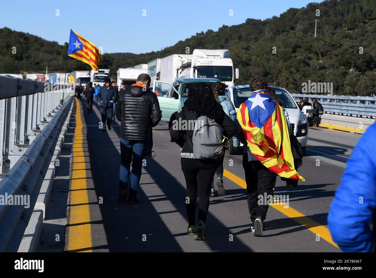 The Tsunami Democratic, a Catalan autonomist movement, blocks the ...