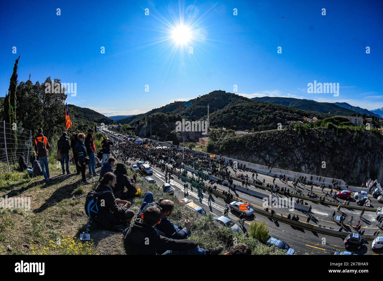 The Tsunami Democratic, a Catalan autonomist movement, blocks the ...