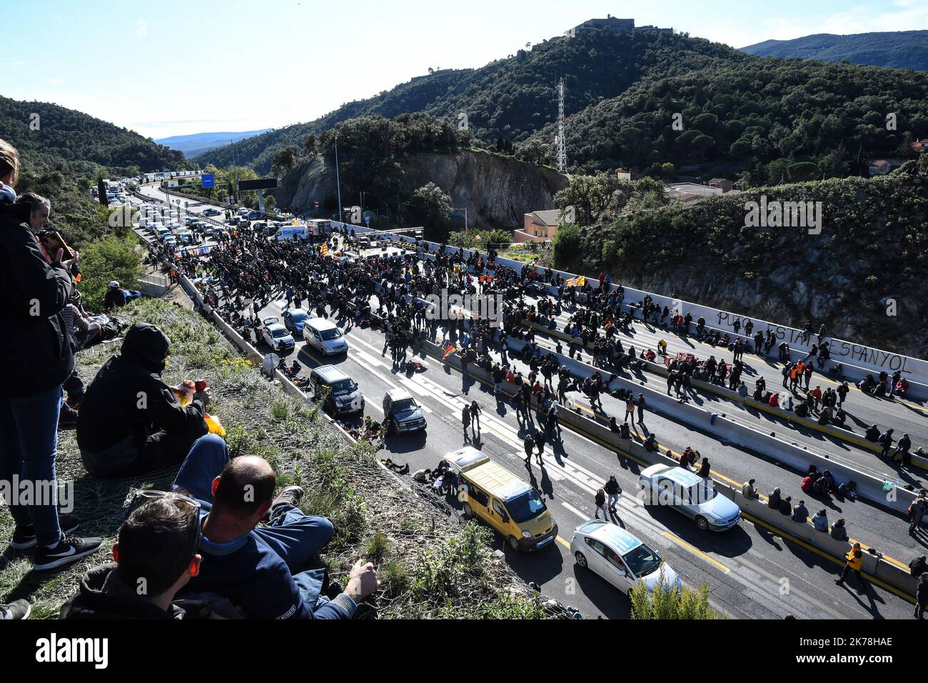 The Tsunami Democratic, a Catalan autonomist movement, blocks the ...