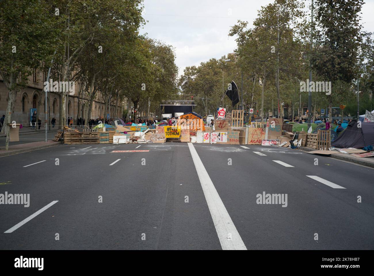 The Tsunami Democratic, a Catalan autonomist movement, blocks the ...